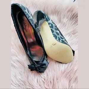 le chateau | Shoes | Vintage Y2k Le Chateau Peep Toe Betty Animal Print ...